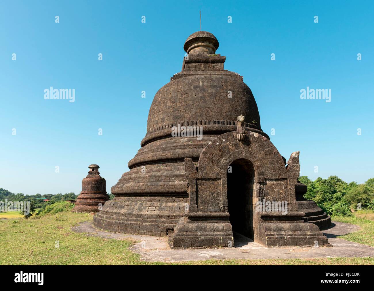 Myatazaung Pagoda, Mrauk U, Myanmar Stock Photo - Alamy