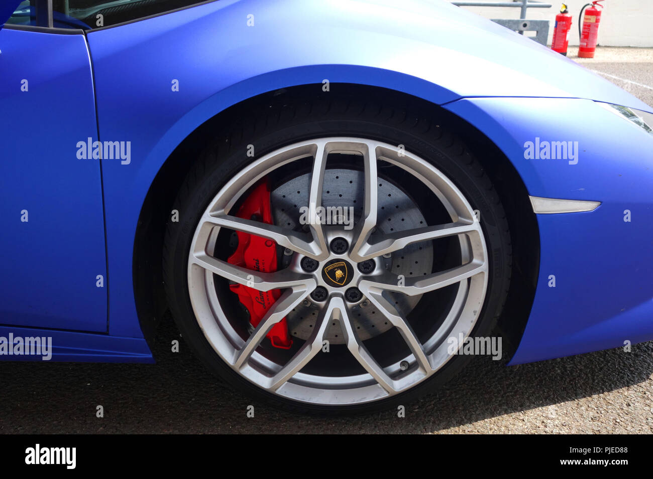 Lamborghini brake caliper hi-res stock photography and images - Alamy