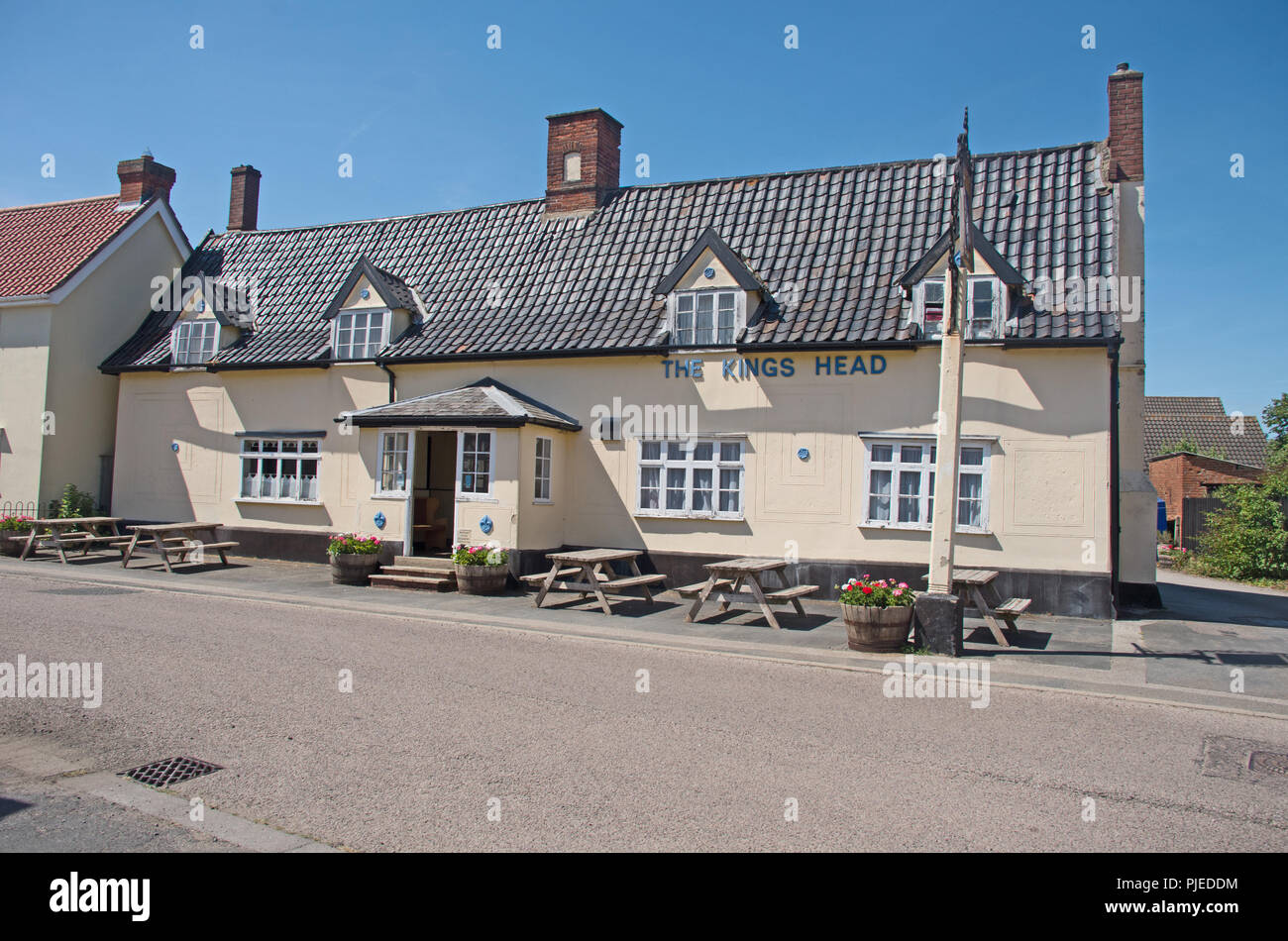 Mendlesham Suffolk The Kings Head Pub Stock Photo - Alamy