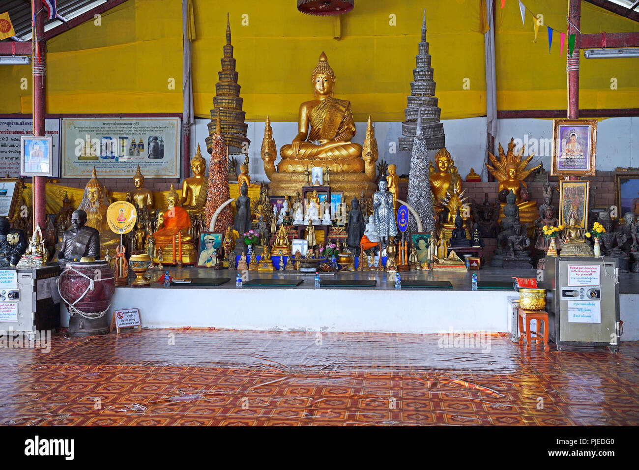 Altar figure thailand hi-res stock photography and images - Alamy