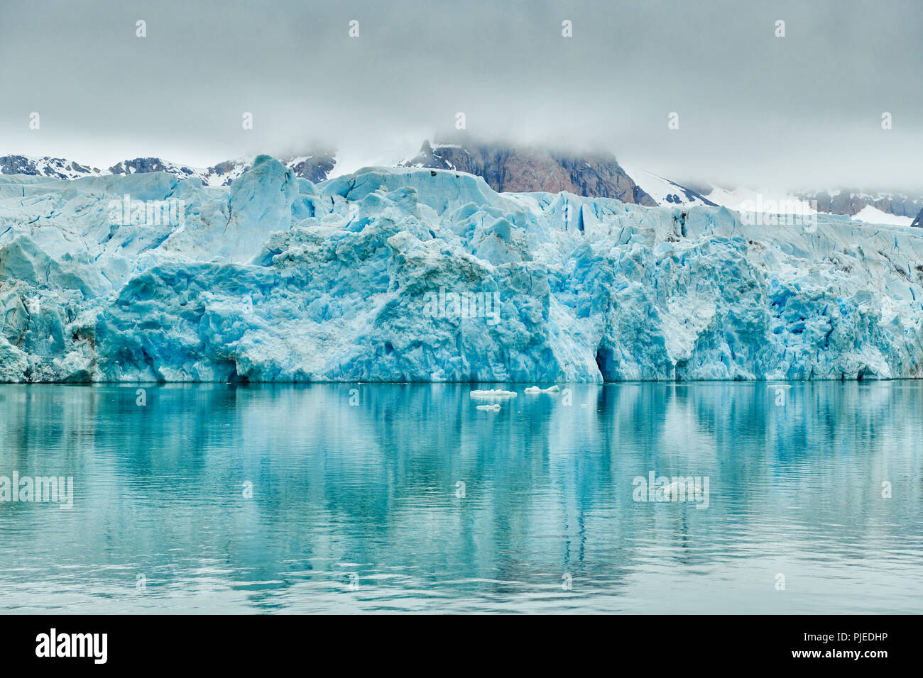 Svalbard landschaft hi-res stock photography and images - Alamy