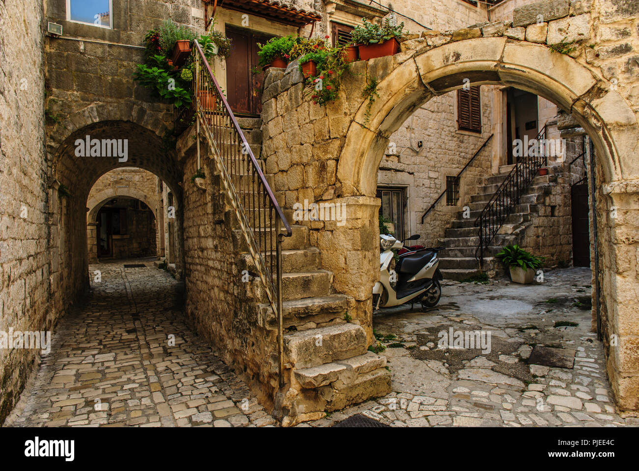 arch vaulted gates in the old town of Trogir Stock Photo - Alamy