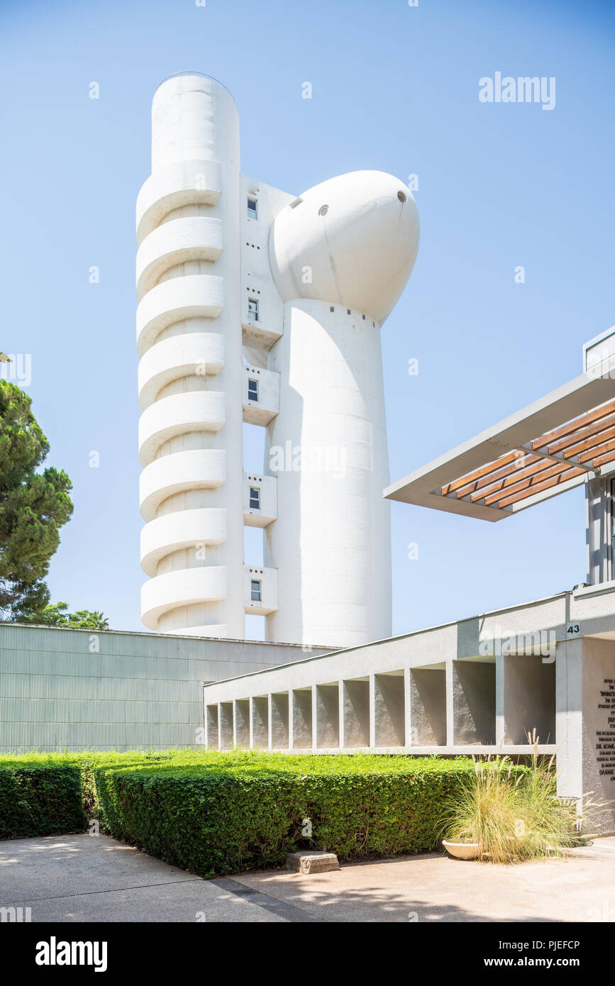 Nella and leon benoziyo physics building hi-res stock photography and ...