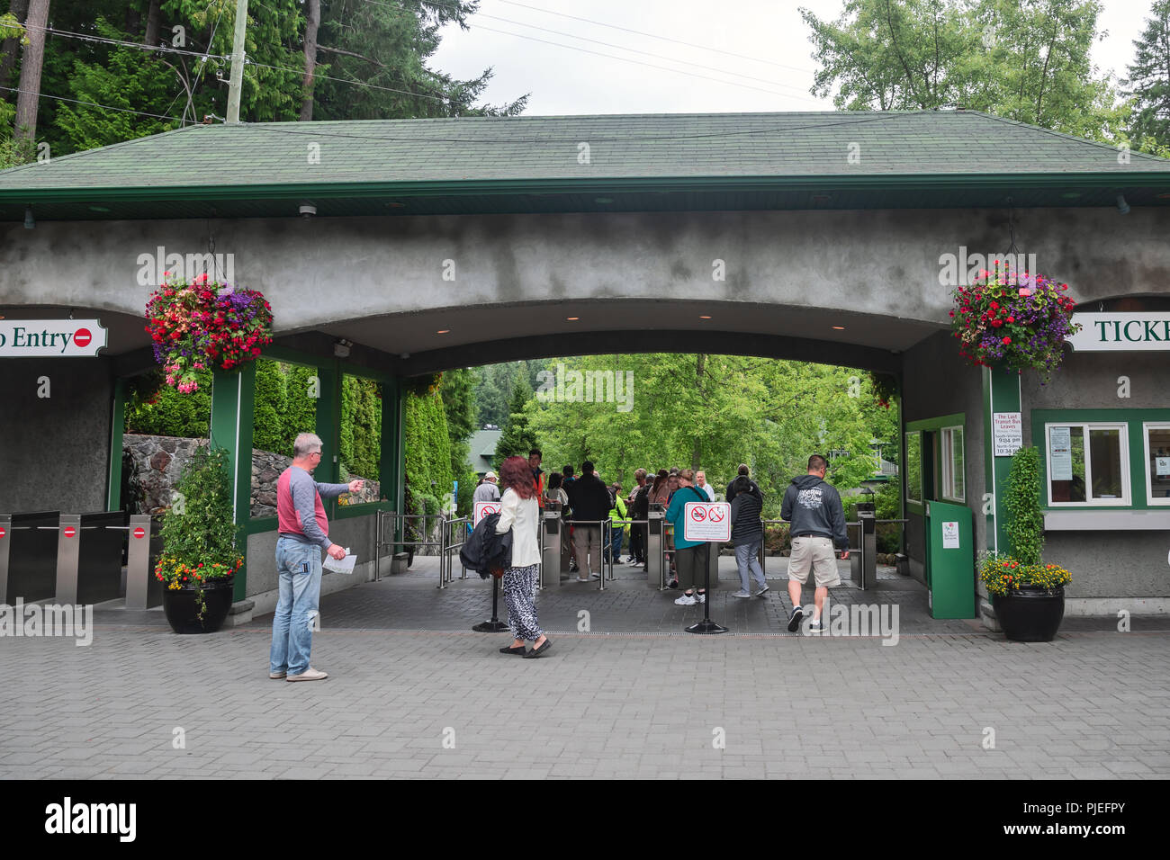Entrance то The Butchart Gardens , Brentwood Bay, British Columbia ...