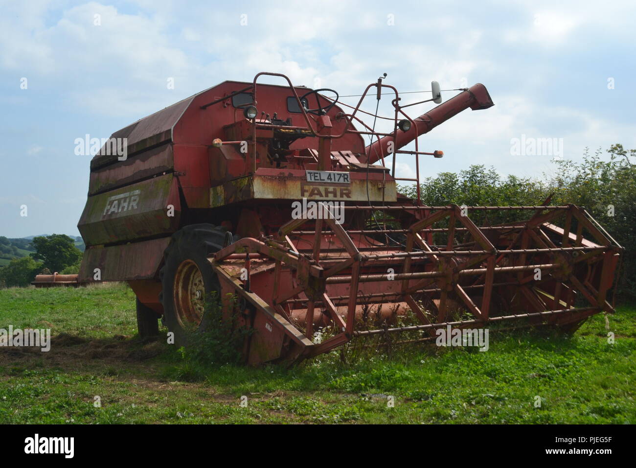 Vintage combine harvester hi-res stock photography and images - Alamy