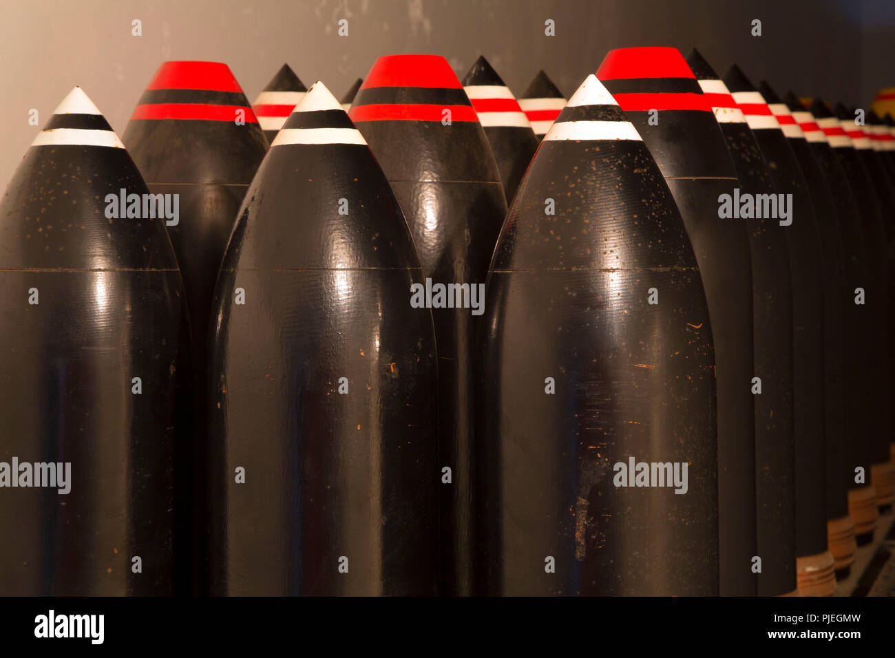 Artillery shells hi-res stock photography and images - Alamy