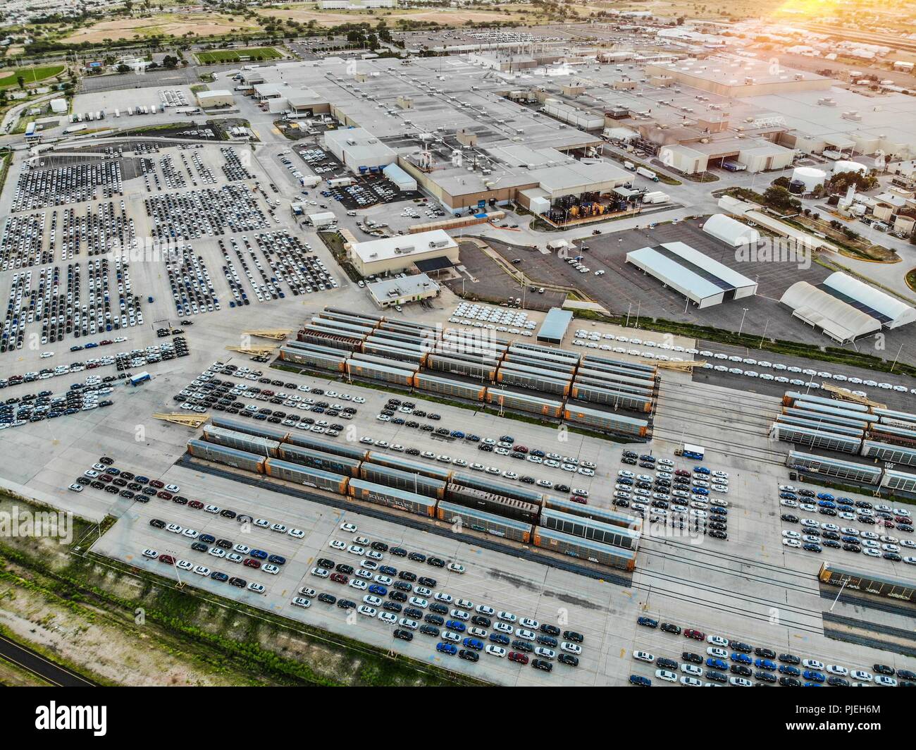 Ford assembly plant production line usa hi-res stock photography and ...
