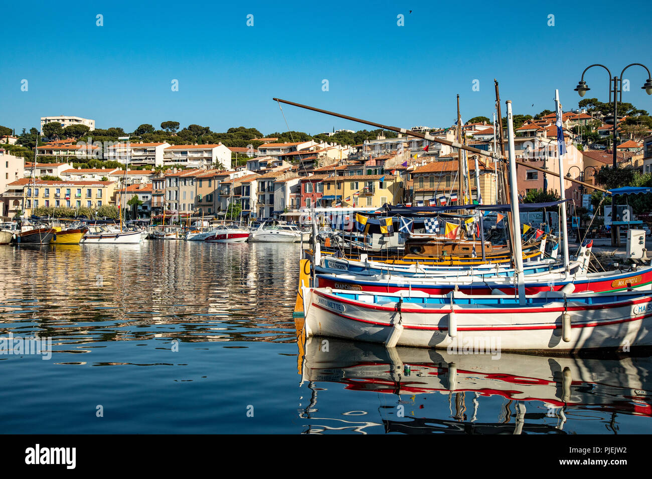Cassis a Mediterranean fishing port in Southern France Stock Photo - Alamy