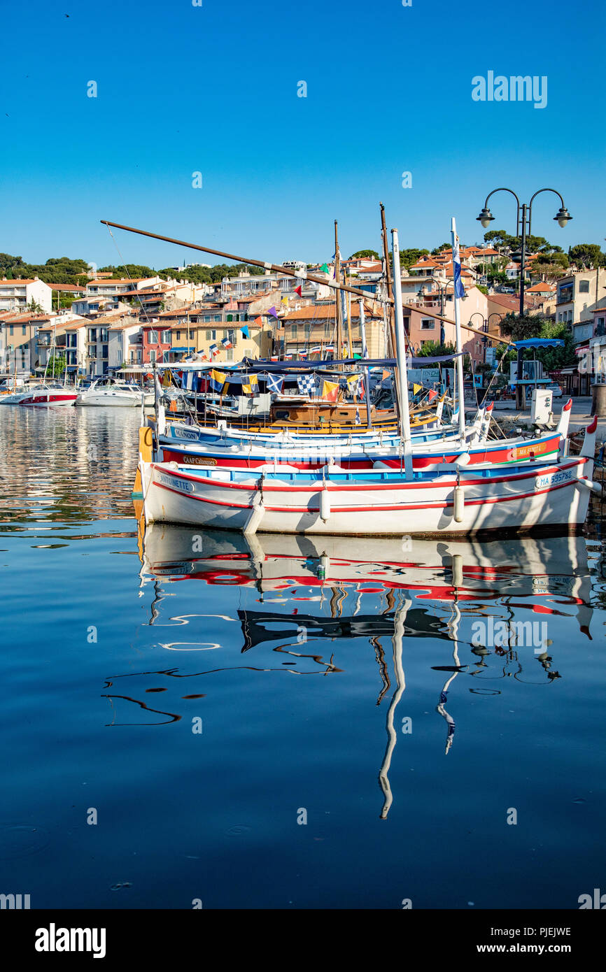 Cassis a Mediterranean fishing port in Southern France Stock Photo - Alamy