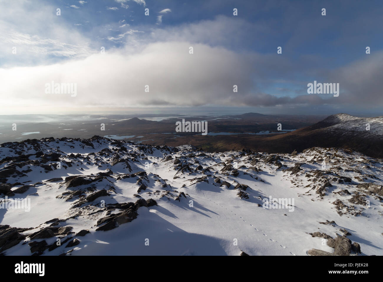 Connemara mountains ireland hi-res stock photography and images - Alamy