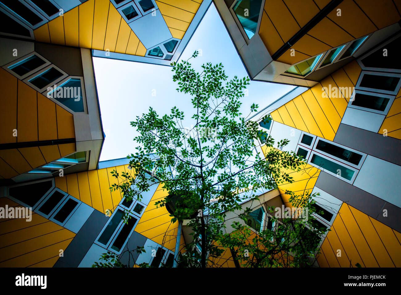 Cube house hi-res stock photography and images - Alamy