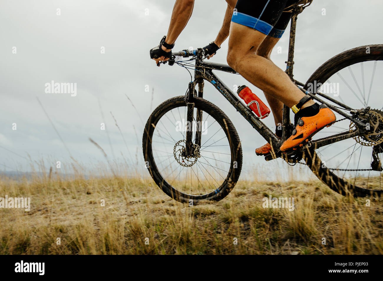 Black man mountain bike hi-res stock photography and images - Alamy