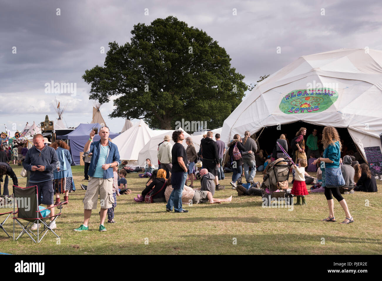 Family gathering and music hi-res stock photography and images - Alamy