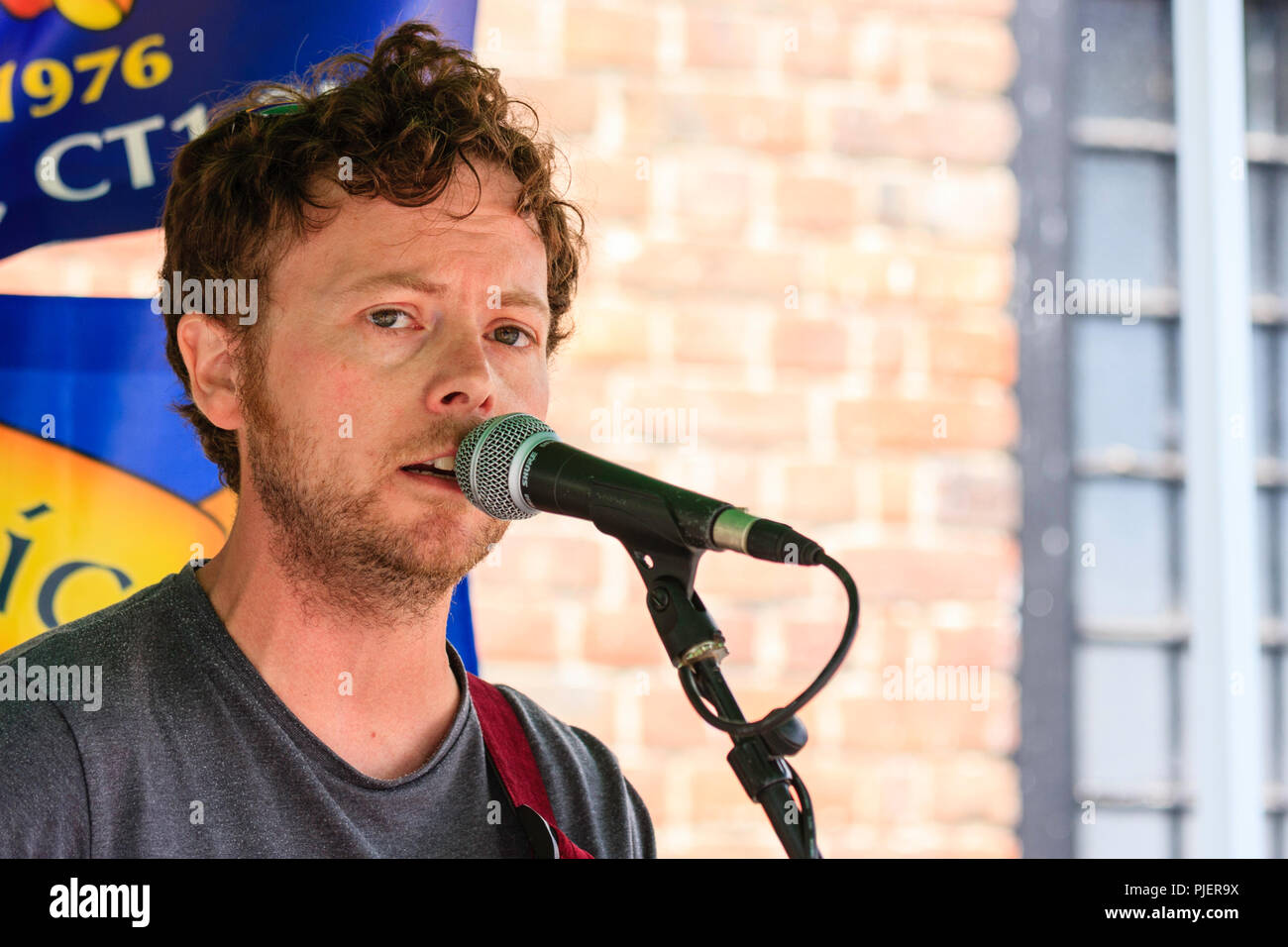 Male folk singer hi-res stock photography and images - Alamy