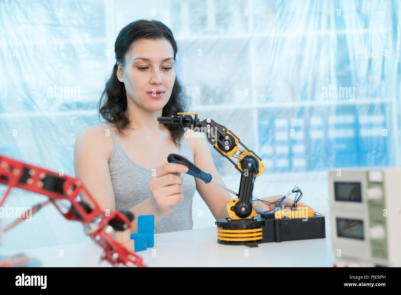 Robot girls hi-res stock photography and images - Alamy