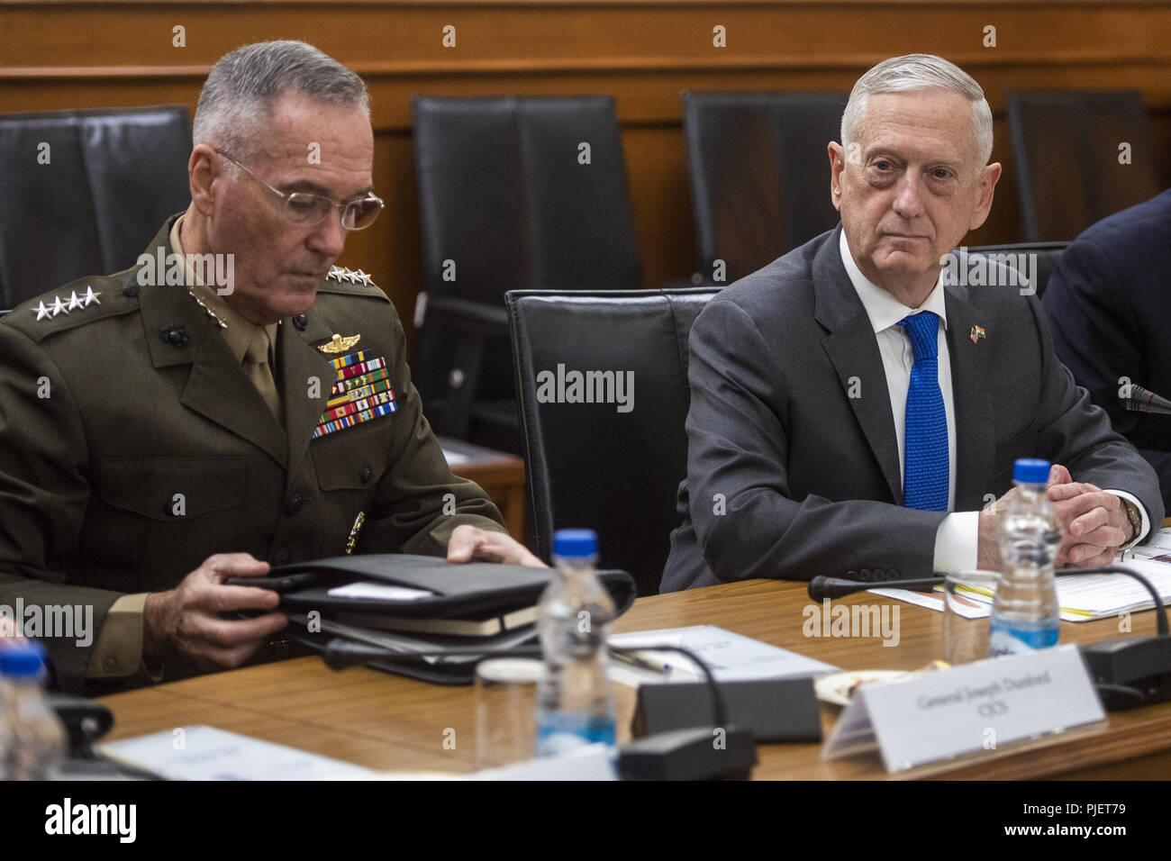 U s marine corps gen james n mattis hi-res stock photography and images - Alamy