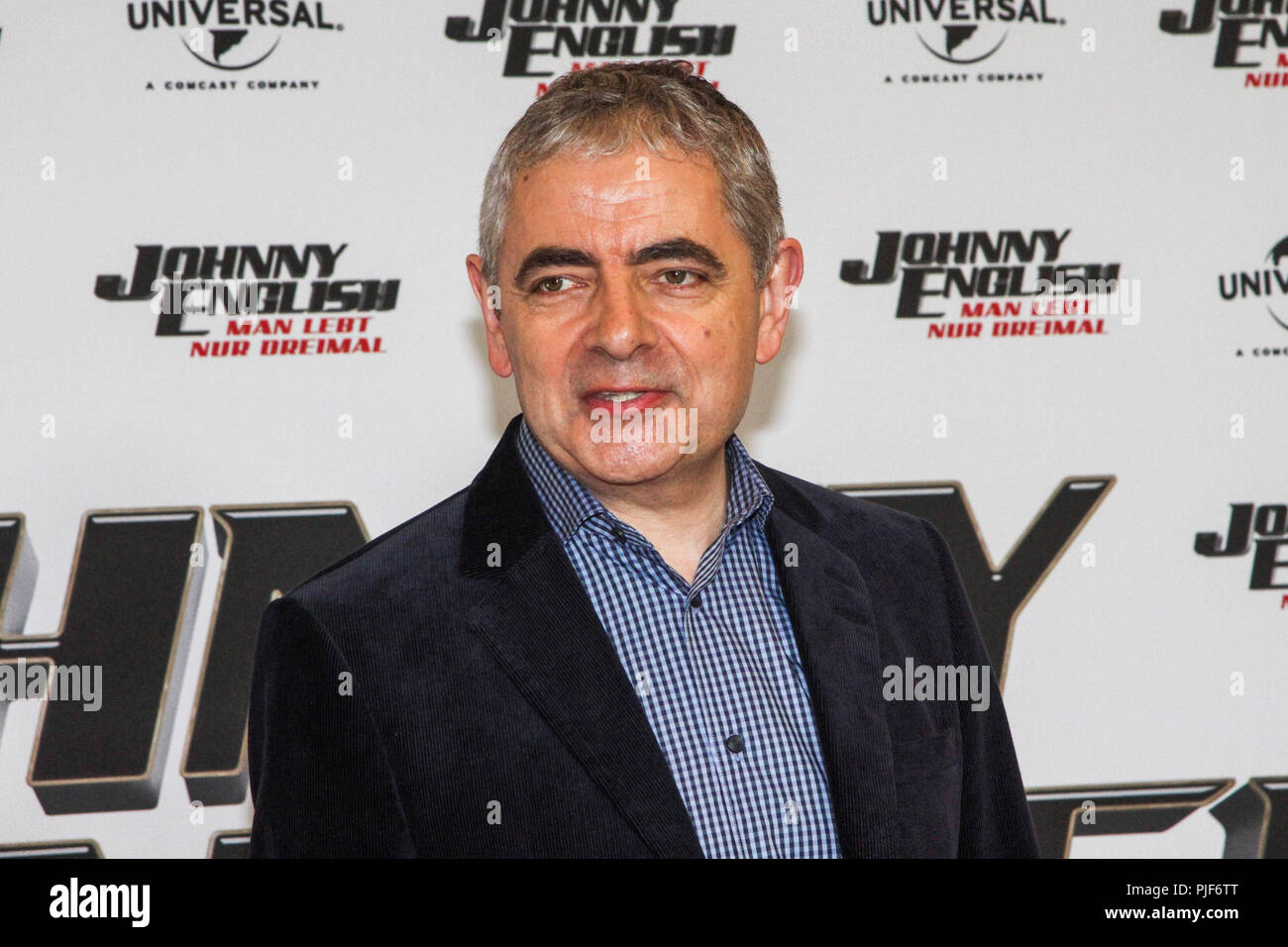 English comedian actor rowan atkinson hi-res stock photography and ...