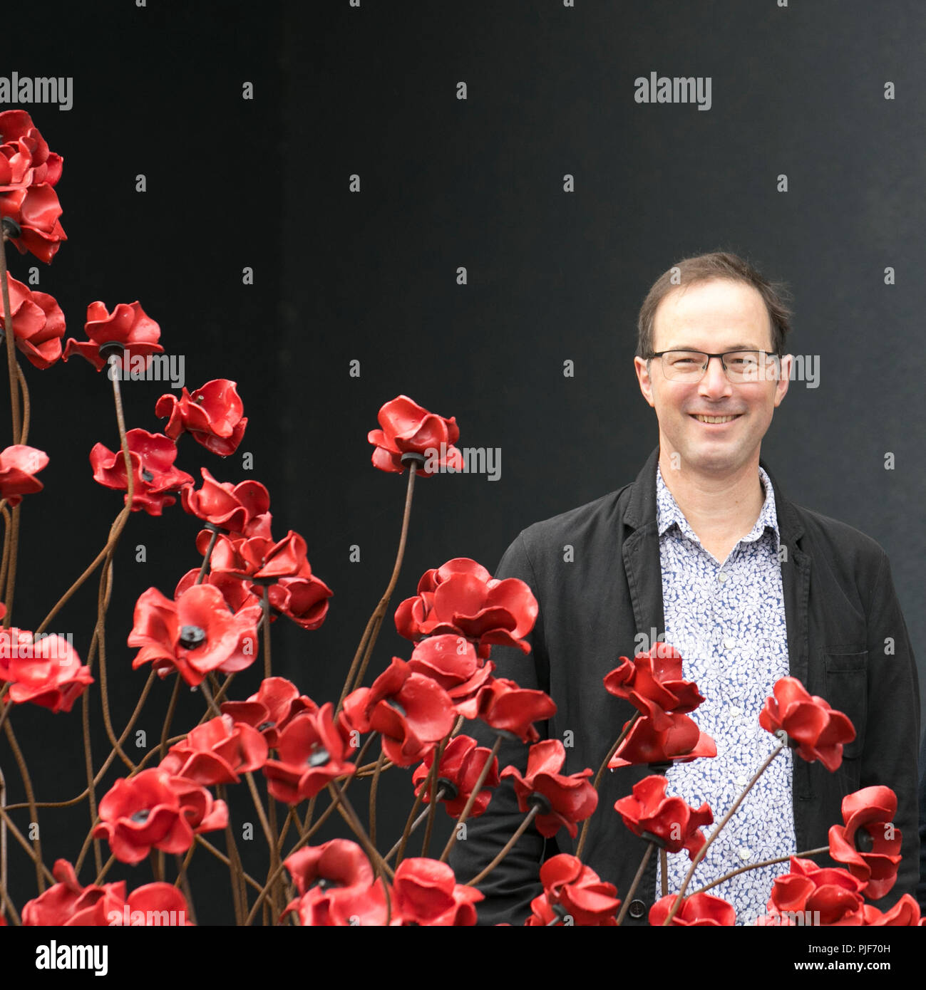 Manchester, UK.7th Sept 2018. The iconic poppy sculpture Wave by ...
