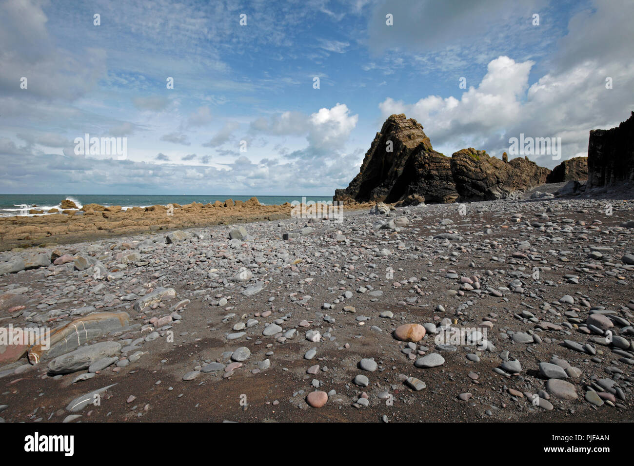 North devon coast rock formation hi-res stock photography and images ...