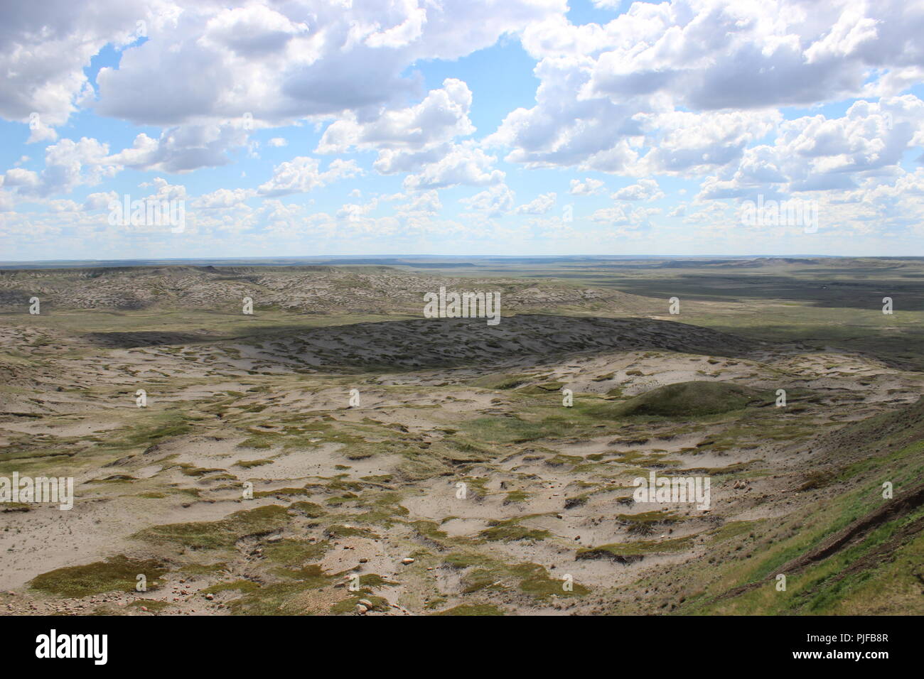 Prairie rolling hills sky hi-res stock photography and images - Alamy
