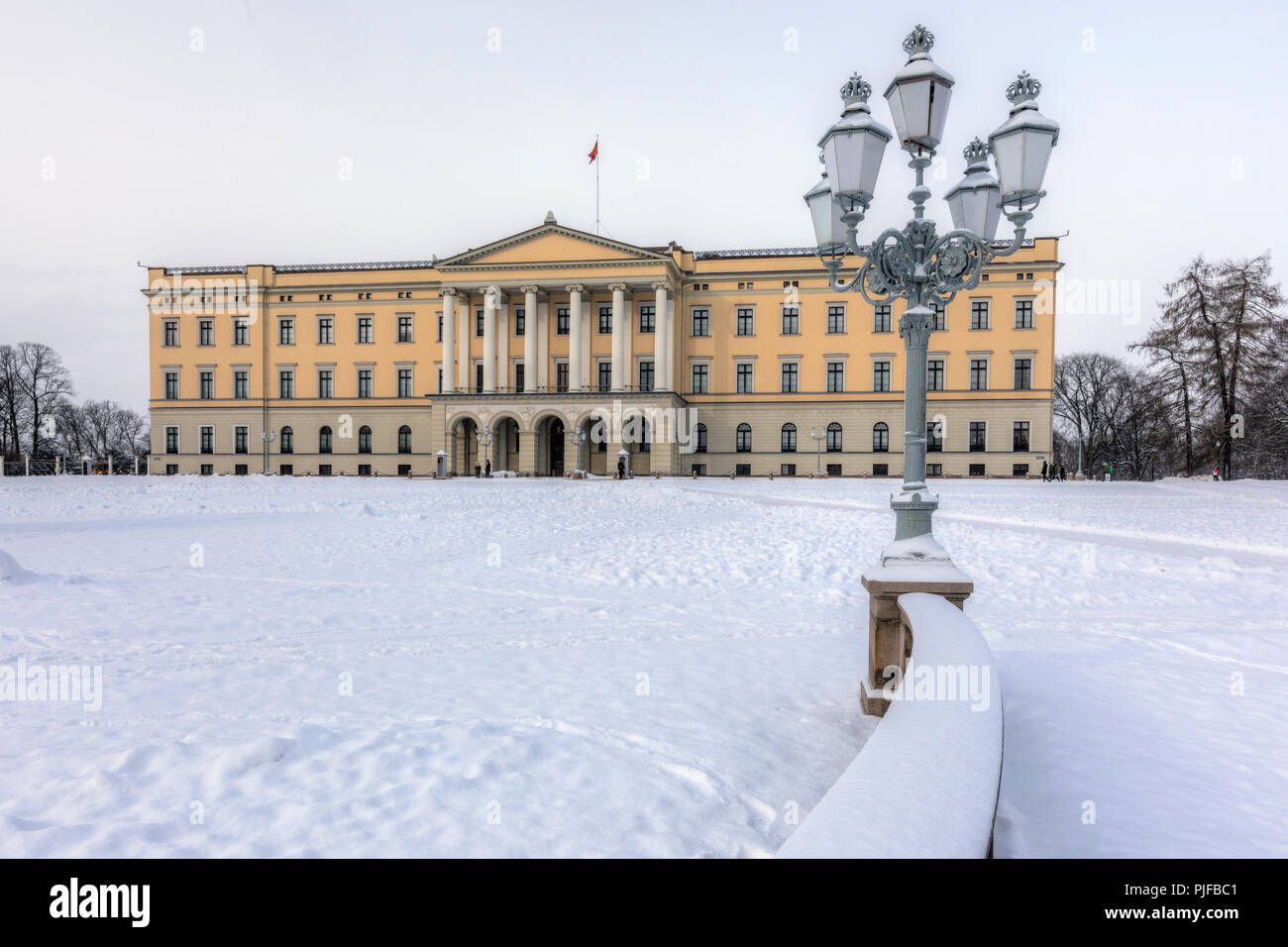 Oslo royal palace hi-res stock photography and images - Alamy