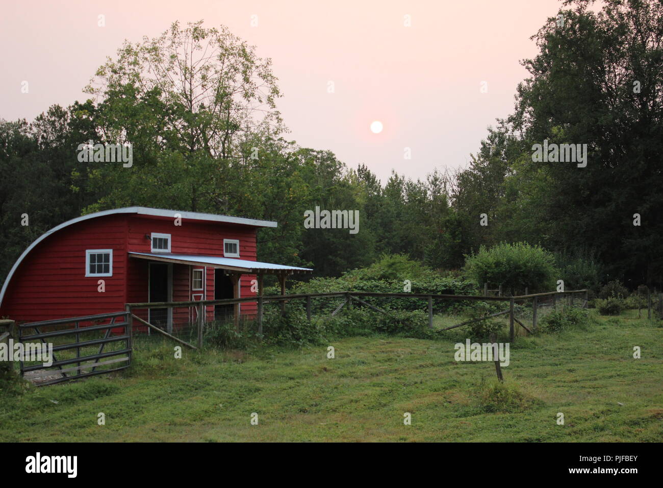 red barn at sunrise Stock Photo - Alamy