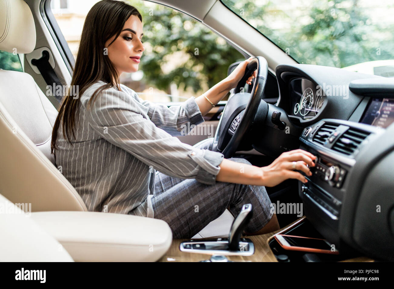 Lady pushing car hi-res stock photography and images - Alamy