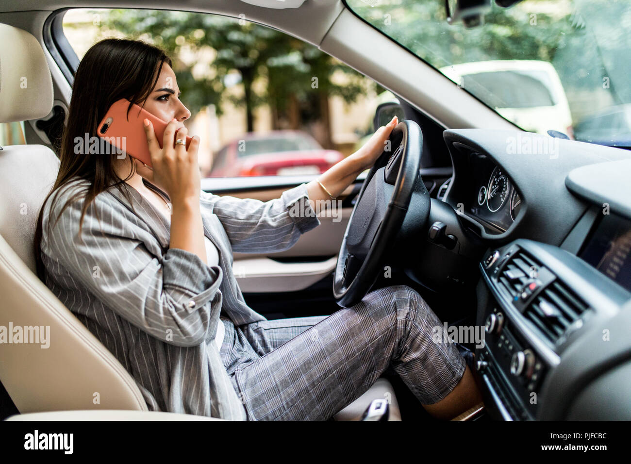 Using Mobile Phone While Driving Stock Photos & Using Mobile Phone ...