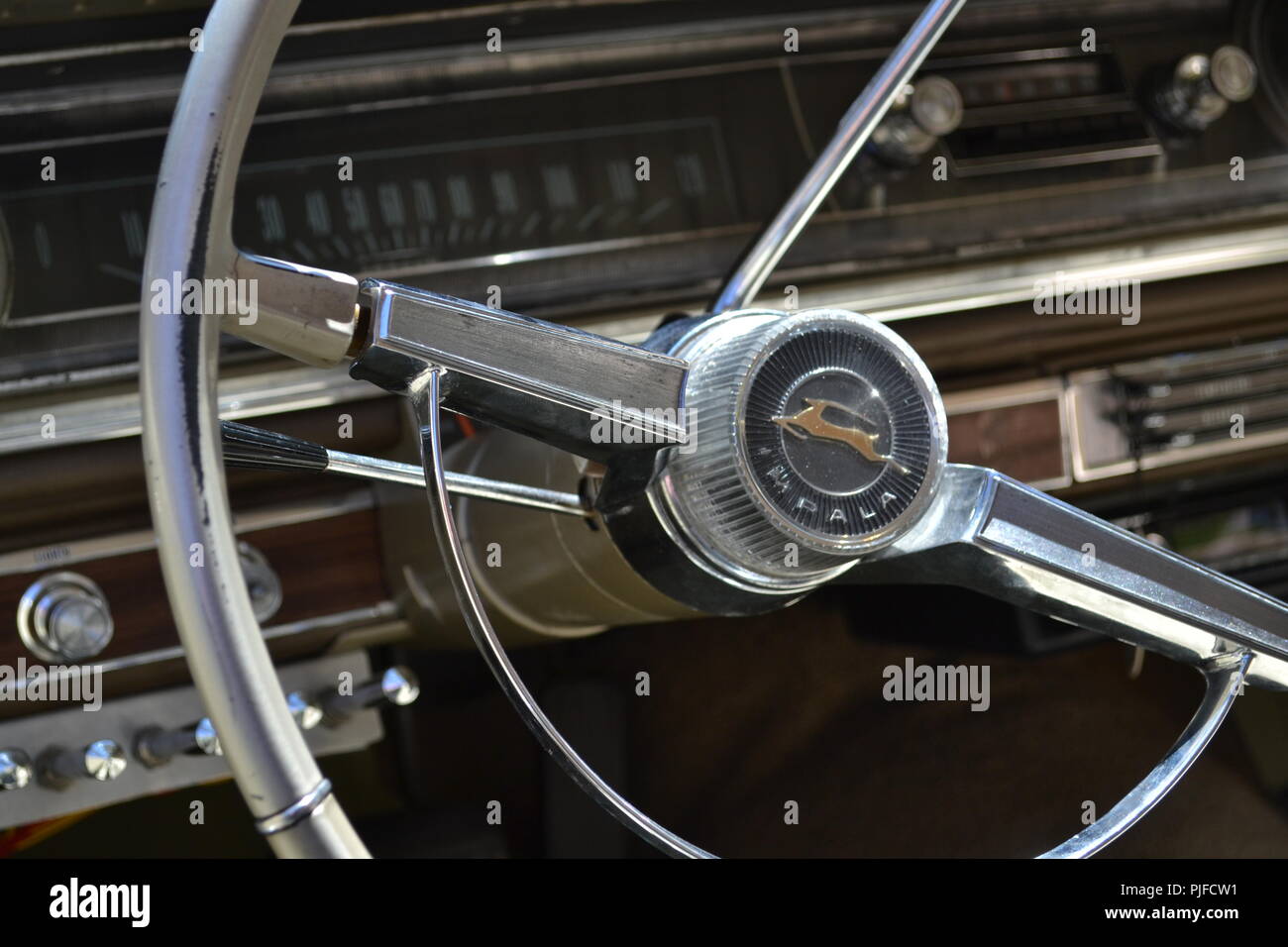 Vintage steering wheels hi-res stock photography and images - Alamy