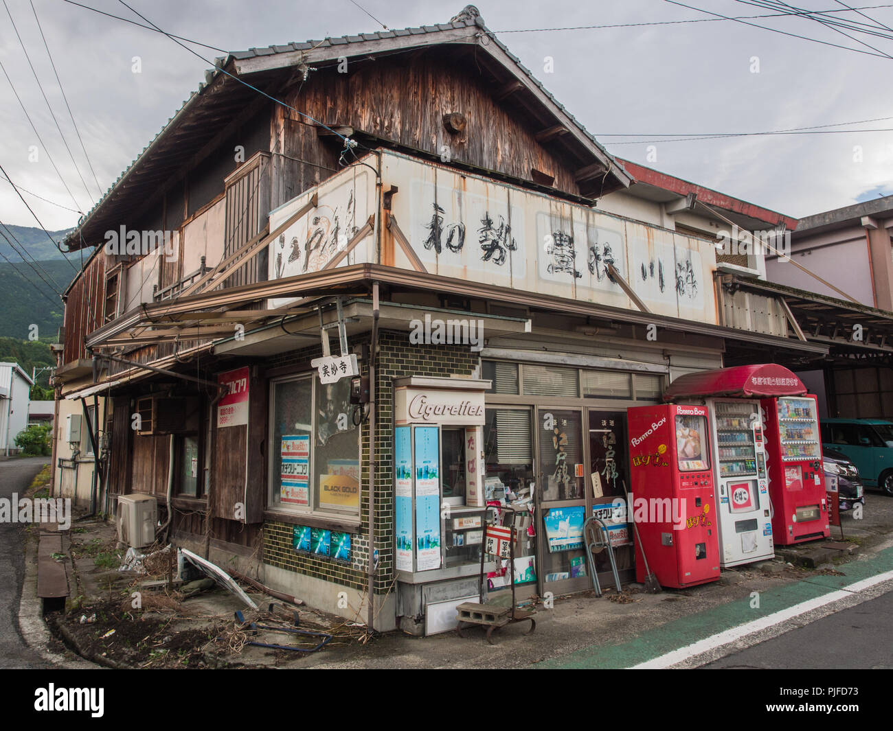 Cigarette sales hi-res stock photography and images - Alamy
