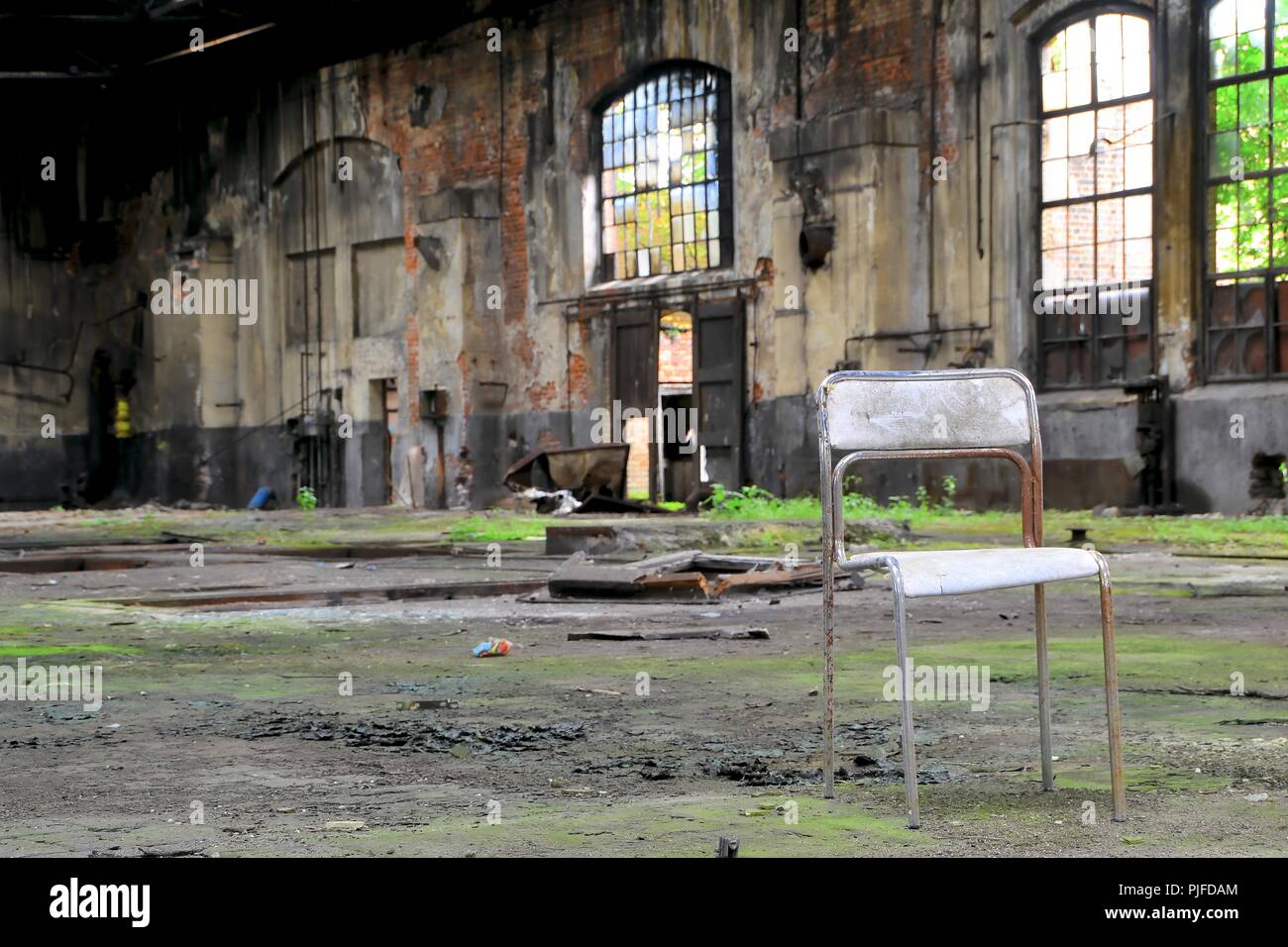 Dilapidated factory hi-res stock photography and images - Alamy
