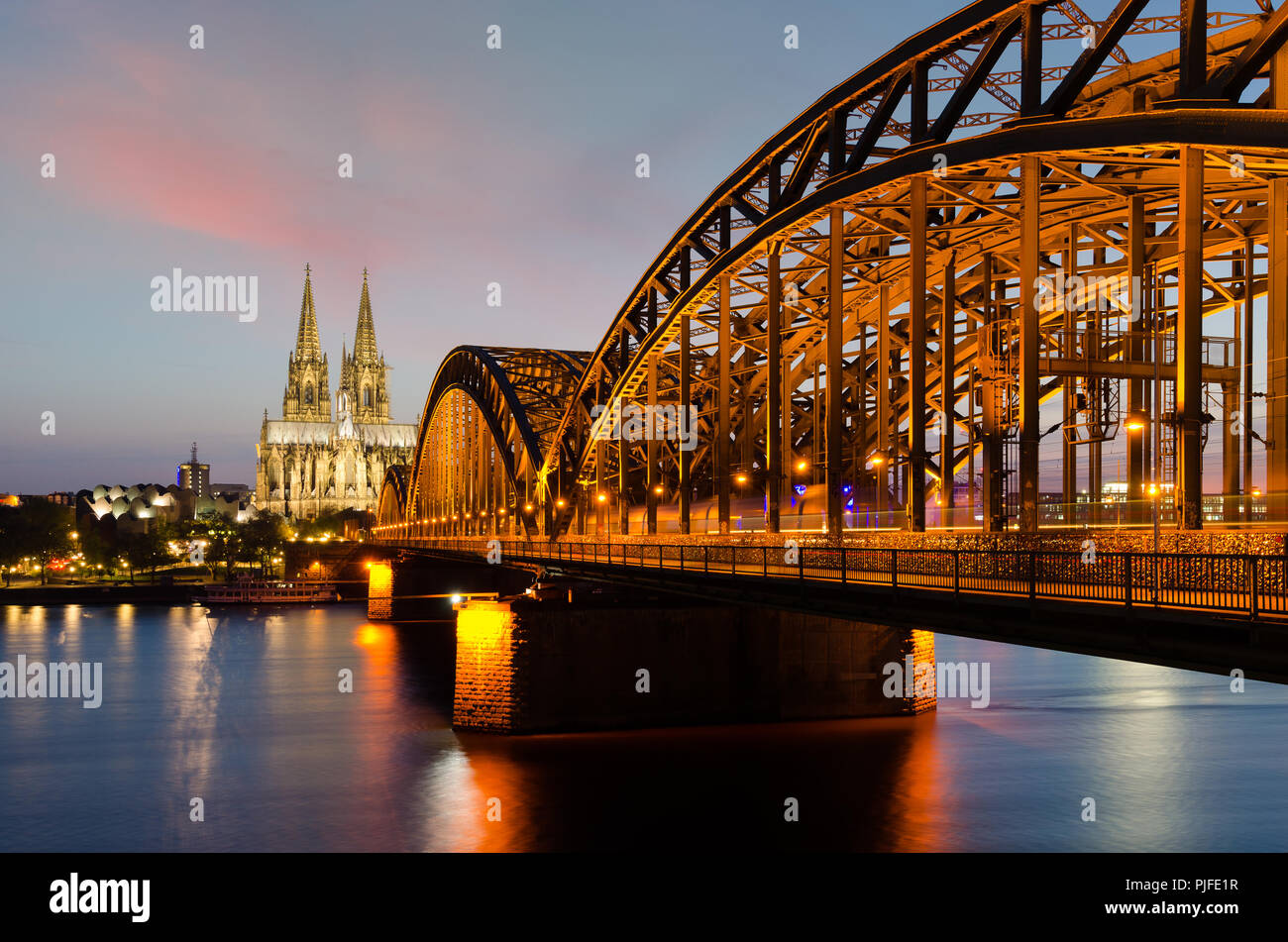Skyline cologne germany river rhine hi-res stock photography and images ...