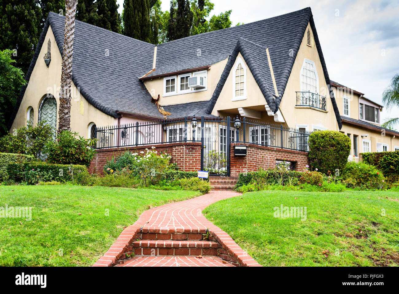 Victorian style wood villa hi-res stock photography and images - Alamy