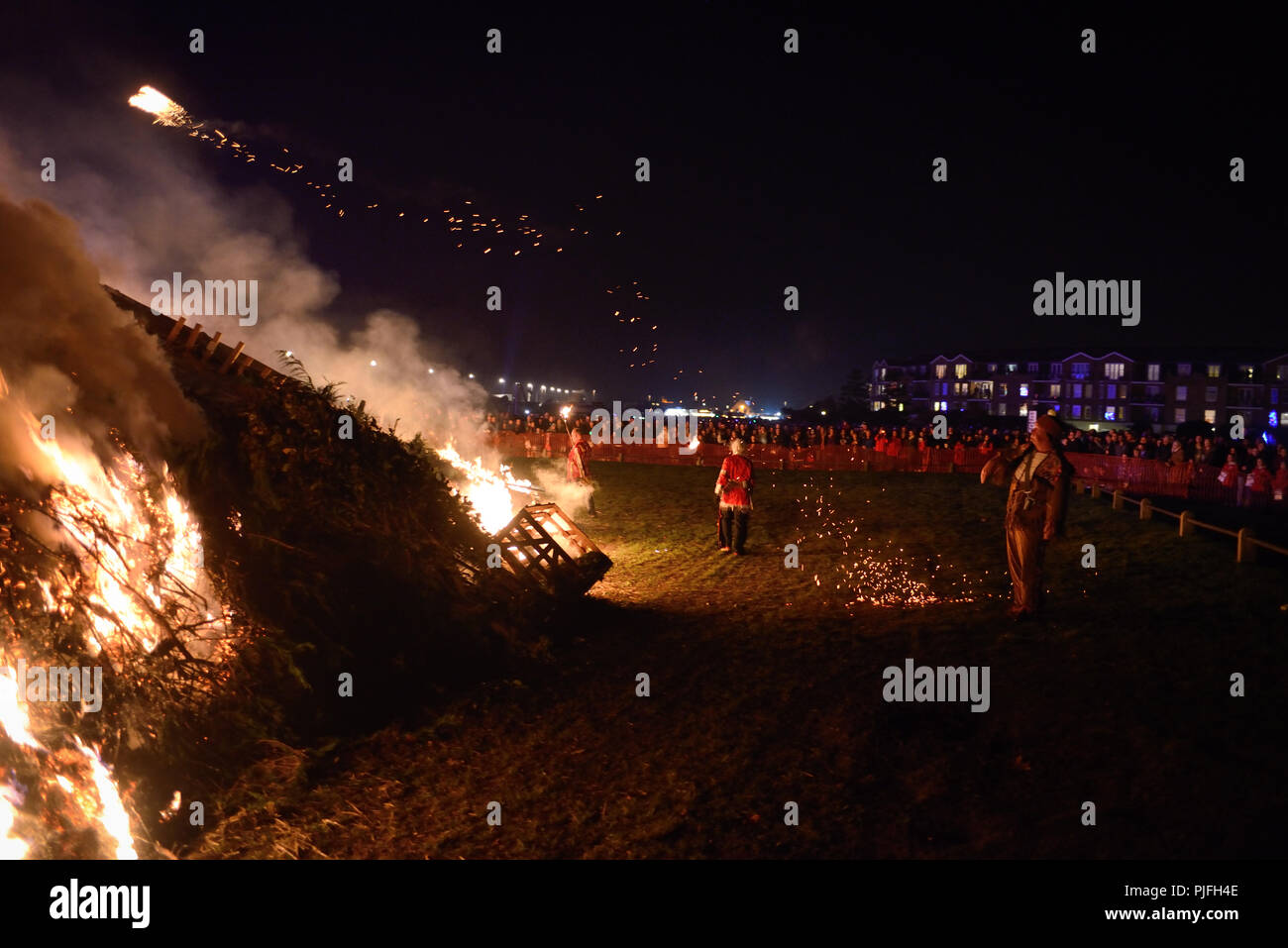 Guy fawkes people celebrating november 5th celebration hi-res stock ...