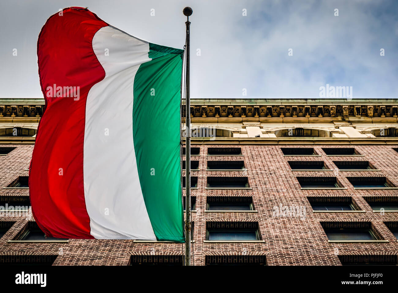 Italian flag blowing in wind hi-res stock photography and images - Alamy