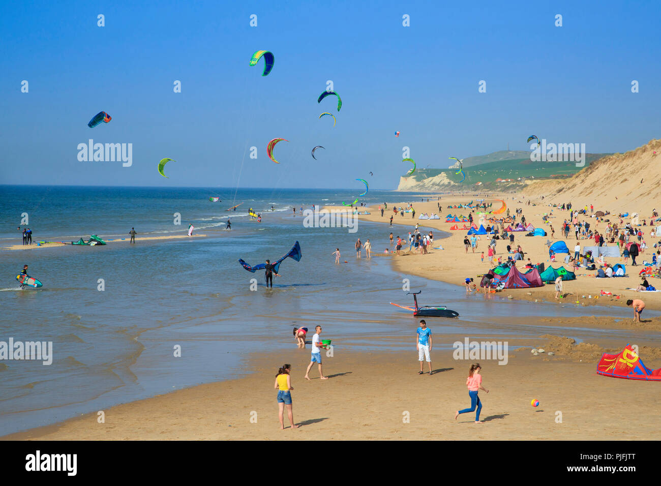 Wissant (northern France): the beach with numerous kites, in the ...