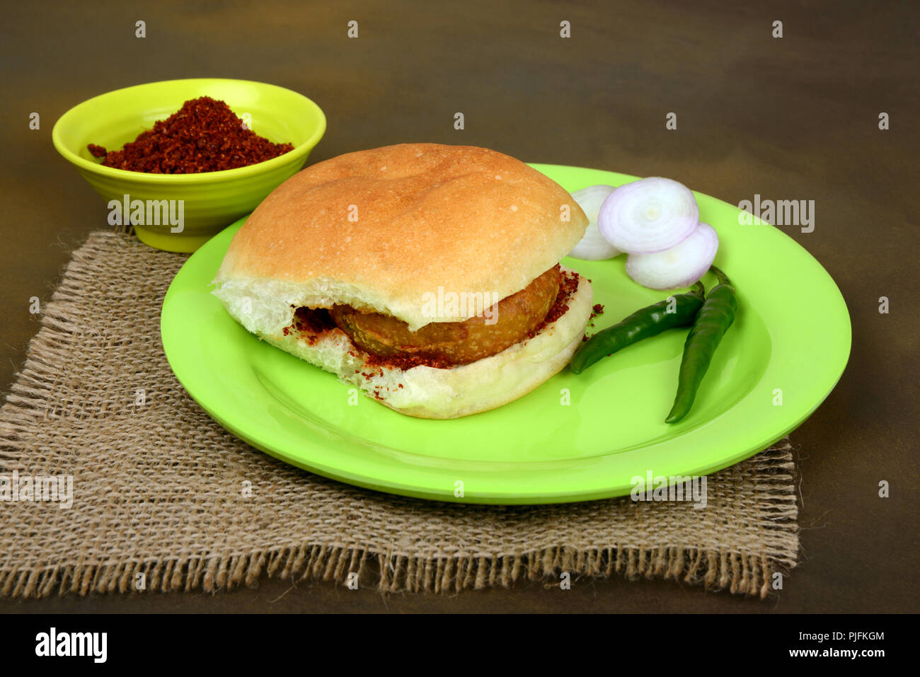 Vada pav hi-res stock photography and images - Alamy