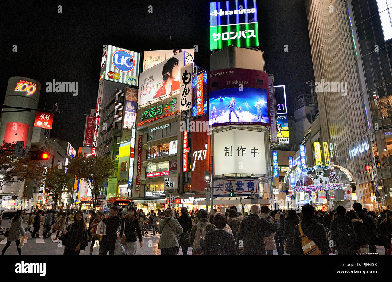 Tokyo shibuya district hi-res stock photography and images - Alamy