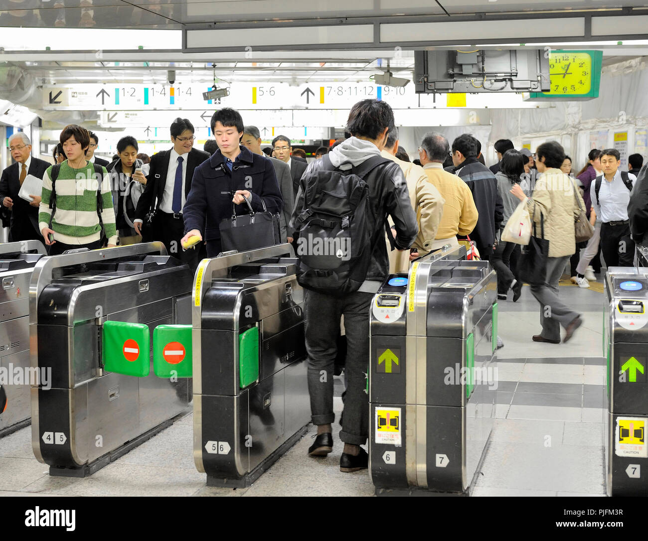 Japan, Tokyo, automatic gates in the subway Stock Photo - Alamy