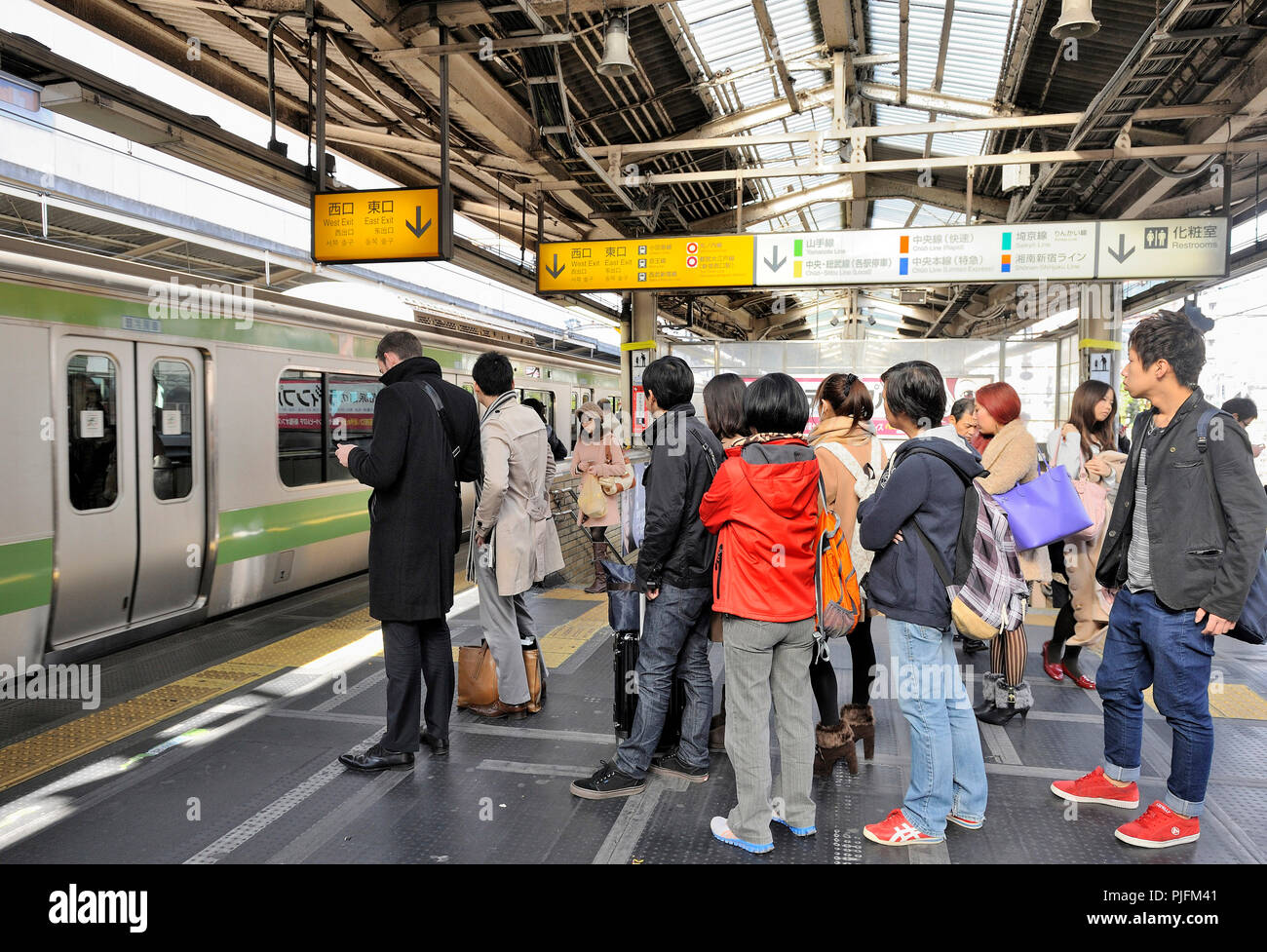 Japanese Train Queue High Resolution Stock Photography and Images - Alamy
