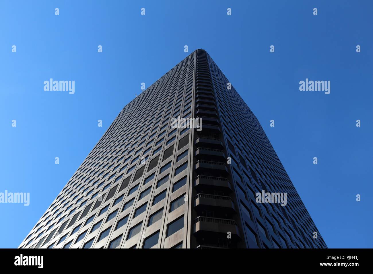 TOKYO, JAPAN - DECEMBER 2, 2016: World Trade Center building in Tokyo ...