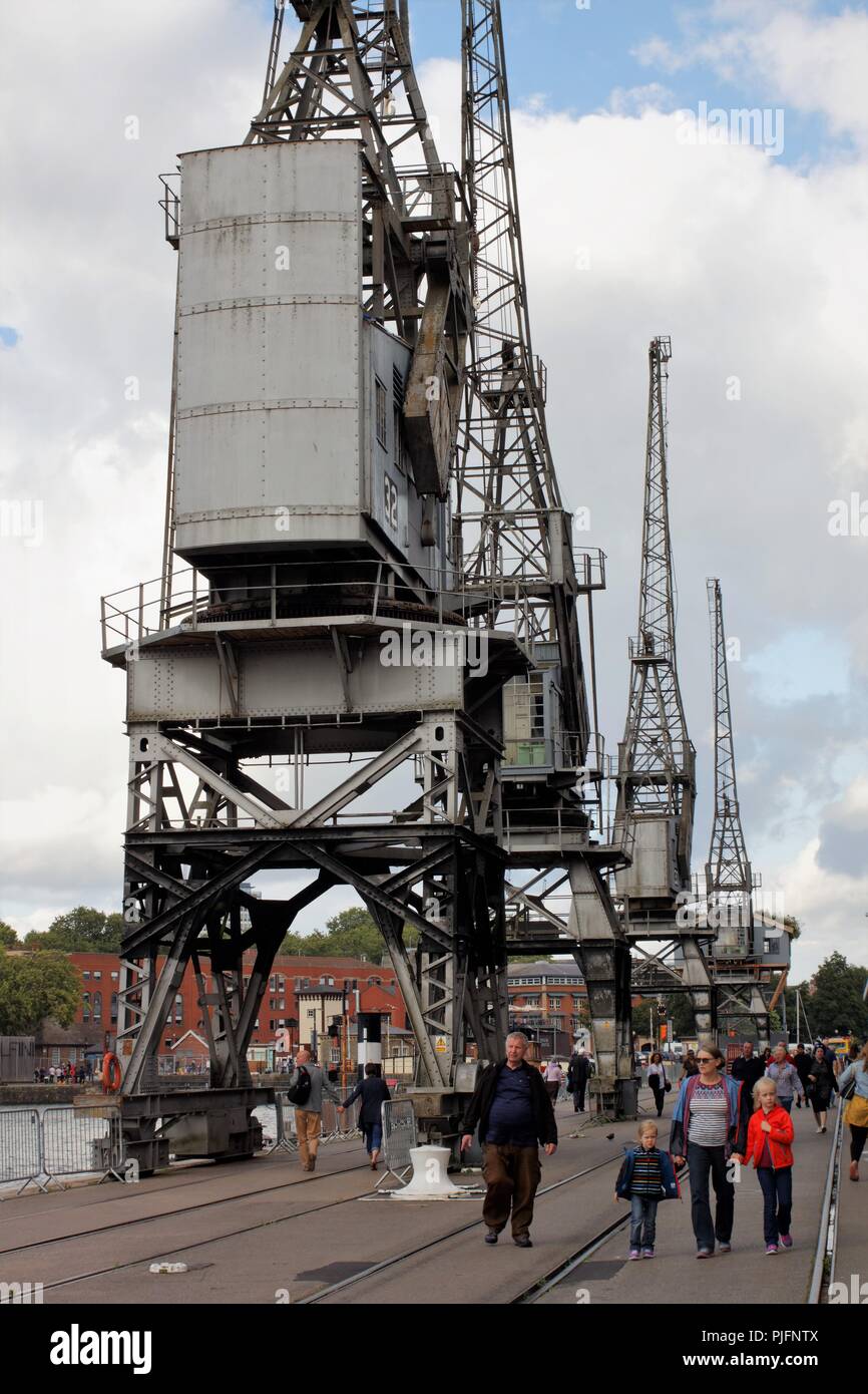 Old dockside cranes hi-res stock photography and images - Alamy