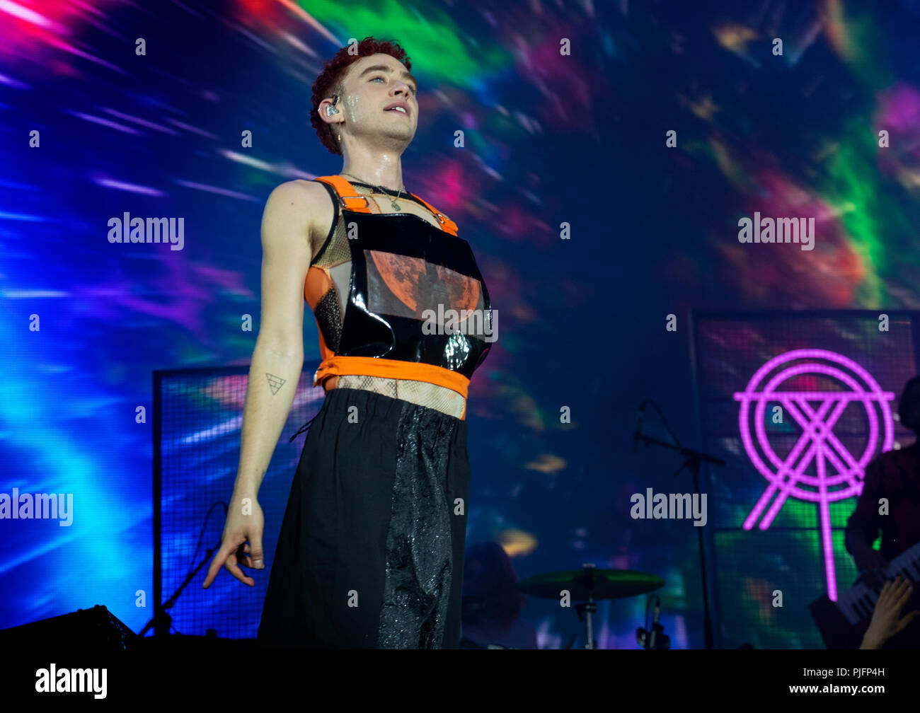 Olly alexander singing on stage hi-res stock photography and images - Alamy