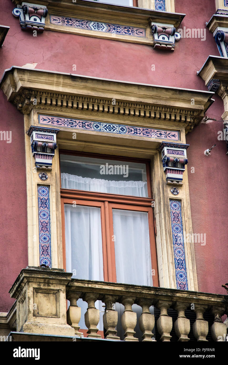 Viennese townhouse balcony hi-res stock photography and images - Alamy