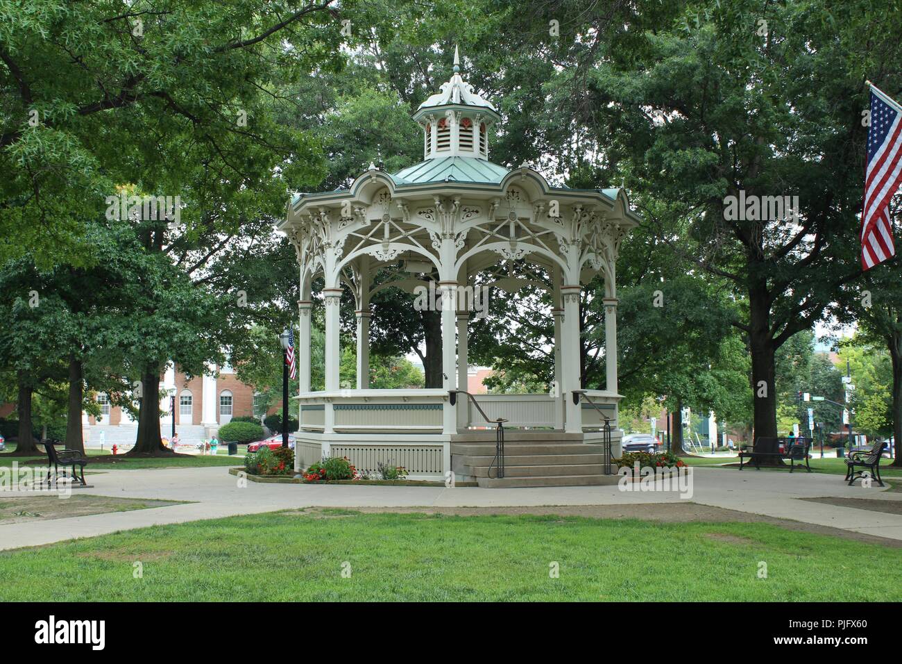 Gazebo in town square hi-res stock photography and images - Alamy