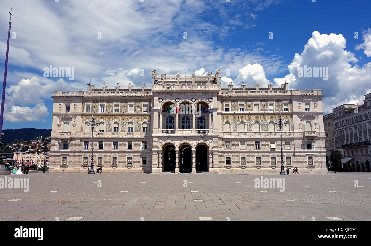 Europes most beautiful square hi-res stock photography and images - Alamy