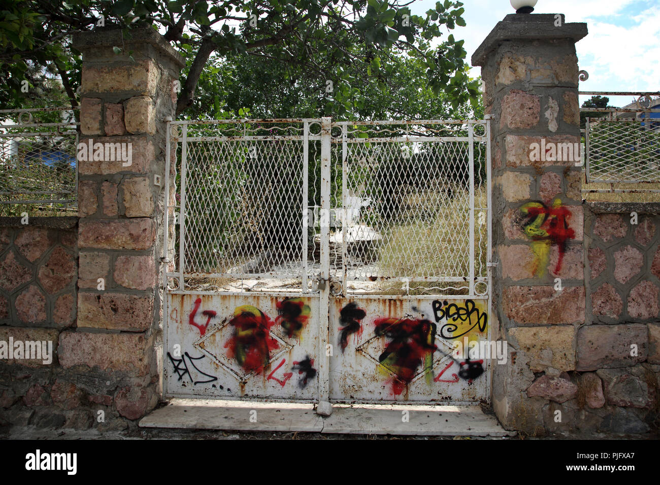 Graffiti gate hi-res stock photography and images - Alamy