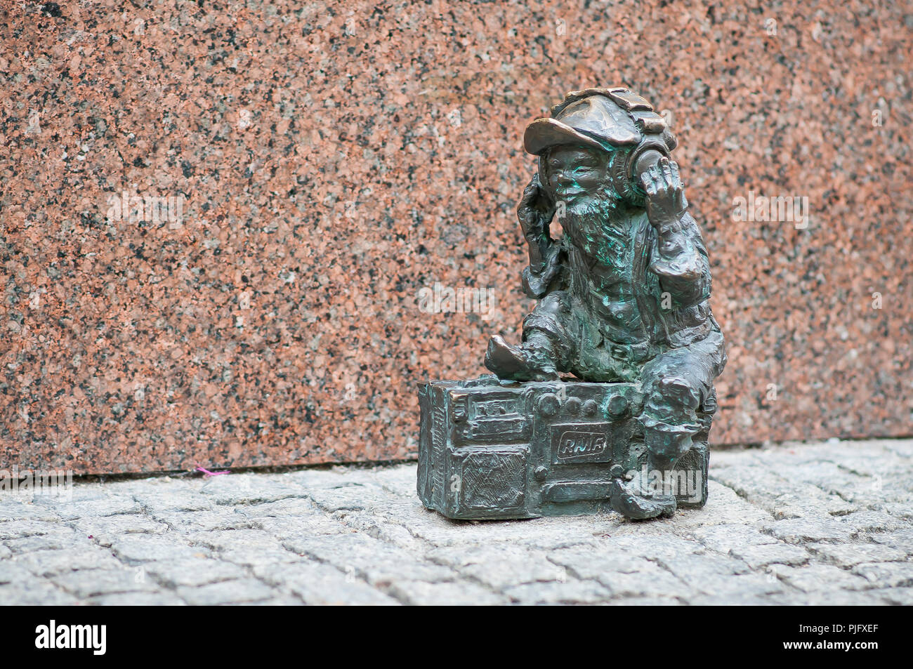 Dwarf statue hi-res stock photography and images - Alamy