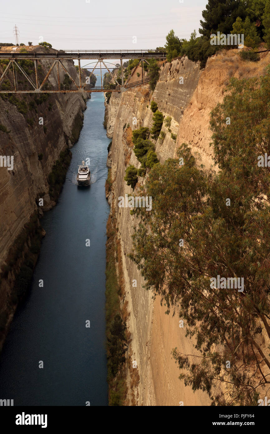 Isthmus of corinth hi-res stock photography and images - Alamy