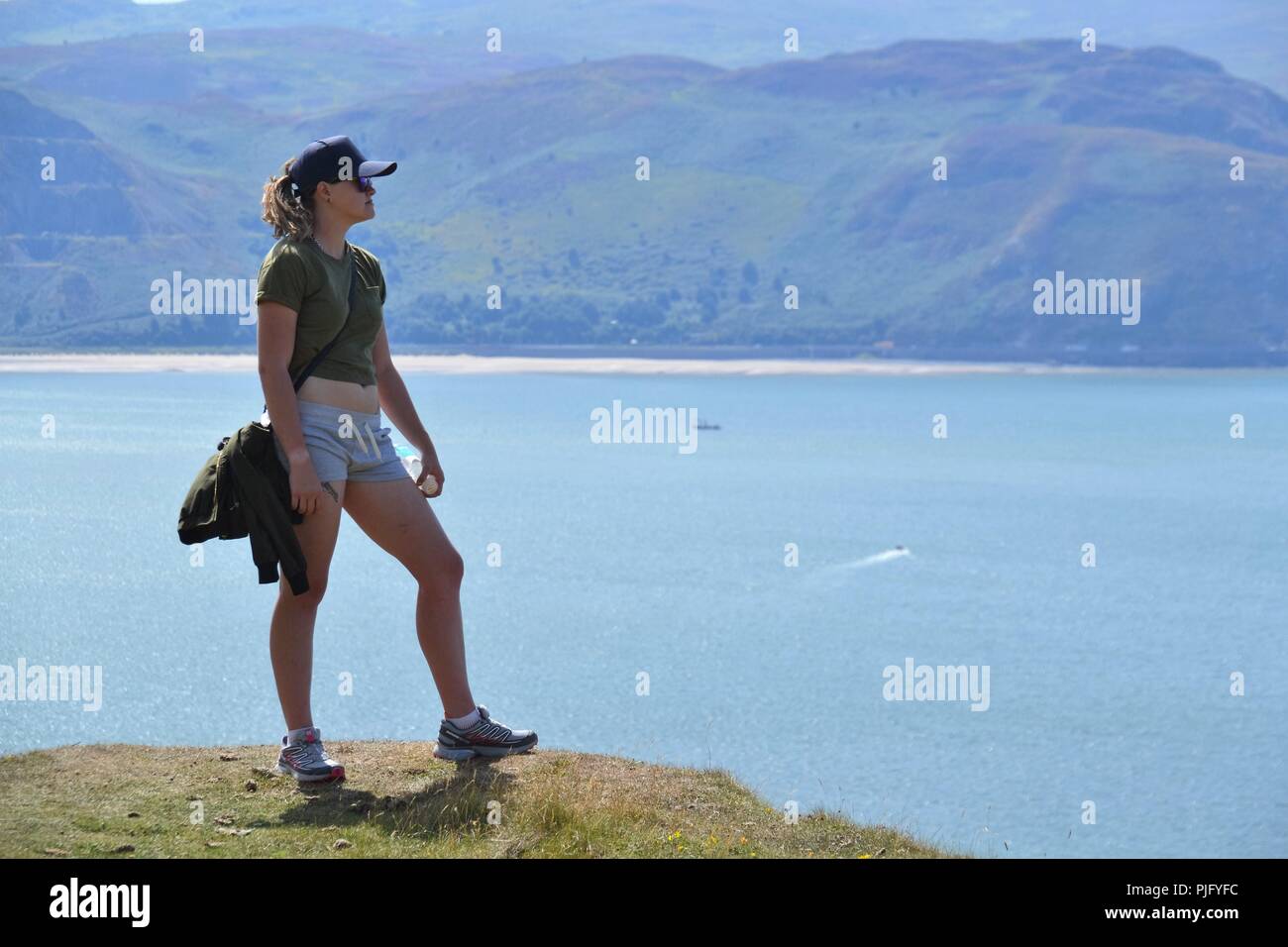 Girl on a cliff hi-res stock photography and images - Alamy